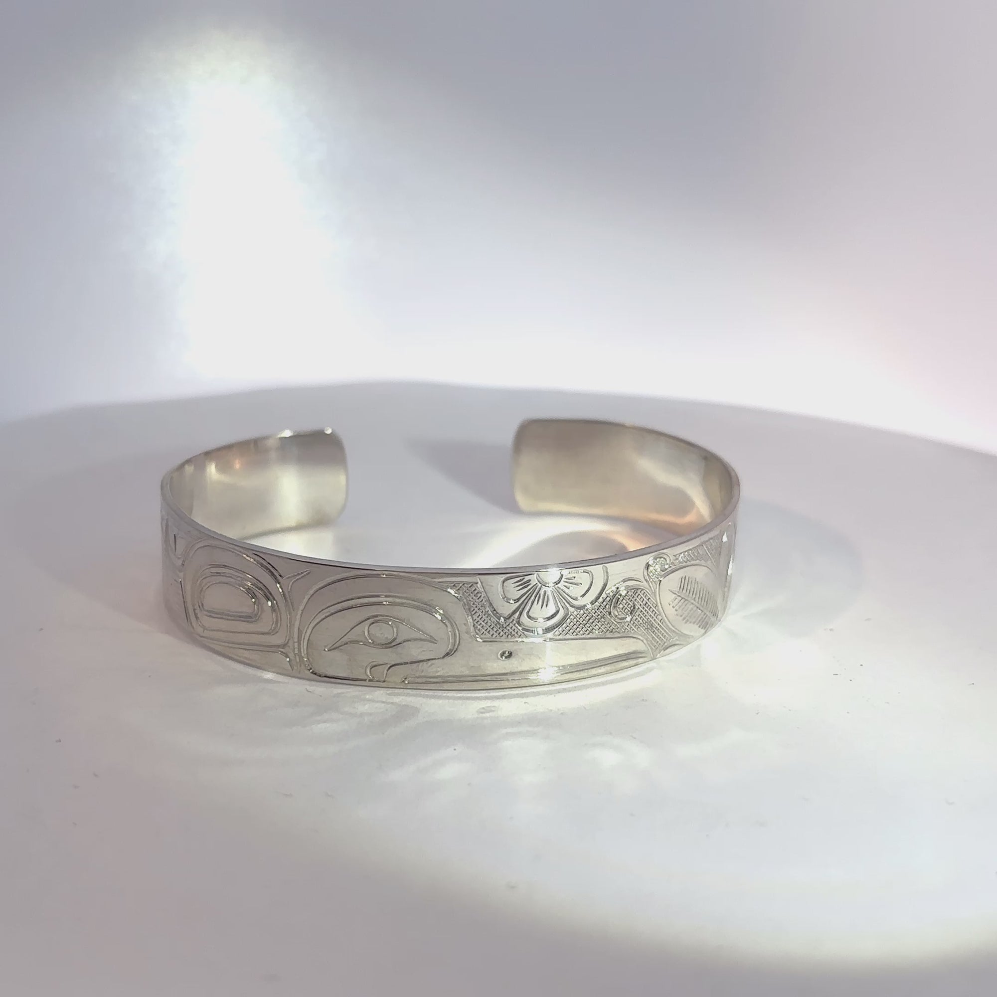 Travis Henry 1/2" Silver Bracelet Hummingbird – House Of Himwitsa